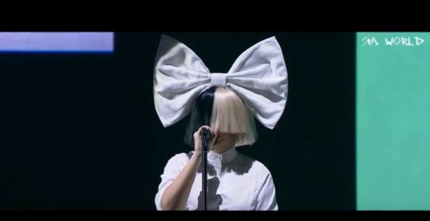 Sia performon live në Apple Keynote (Video) - Klan Kosova