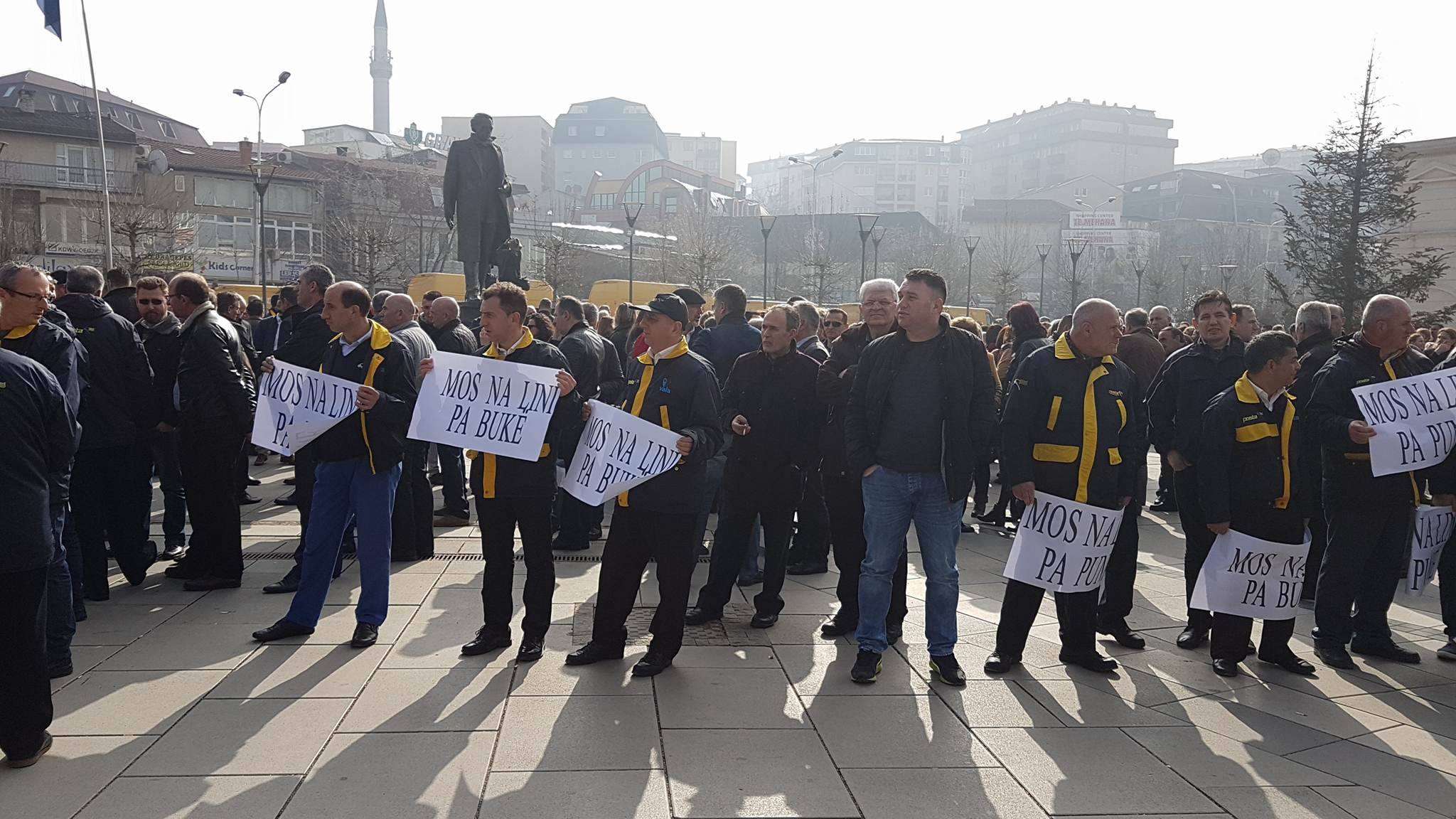 Shaip Muja i përkrahë punëtorët e Postës – Klan Kosova
