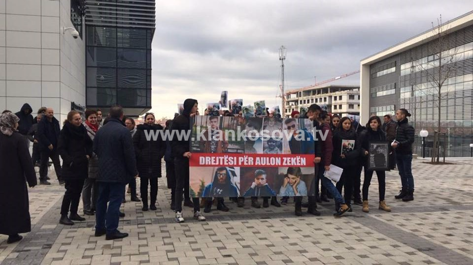 Në seancën e parë gjyqësore kërkohet drejtësi për Aulon Zekën (VIDEO ...