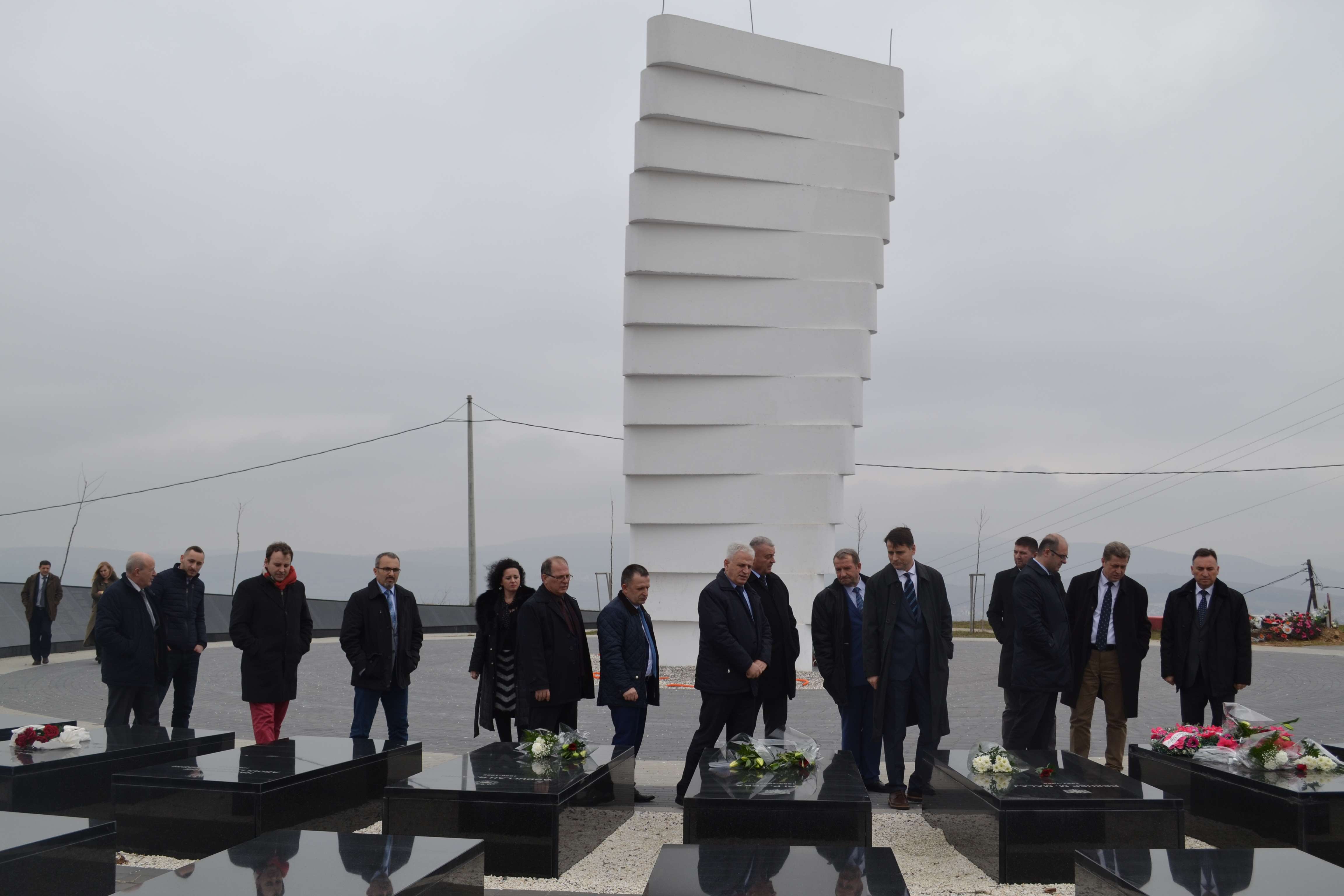 Në 34 vjetorin e rënies nderohen Rexhep Mala e Nuhi Berisha - Klan Kosova