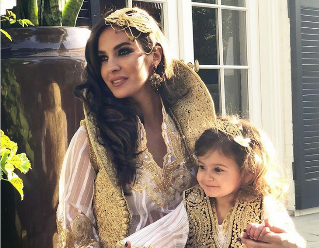 Emina Çunmulaj dhe e bija fotografi me “dimije e jelek” – Klan Kosova