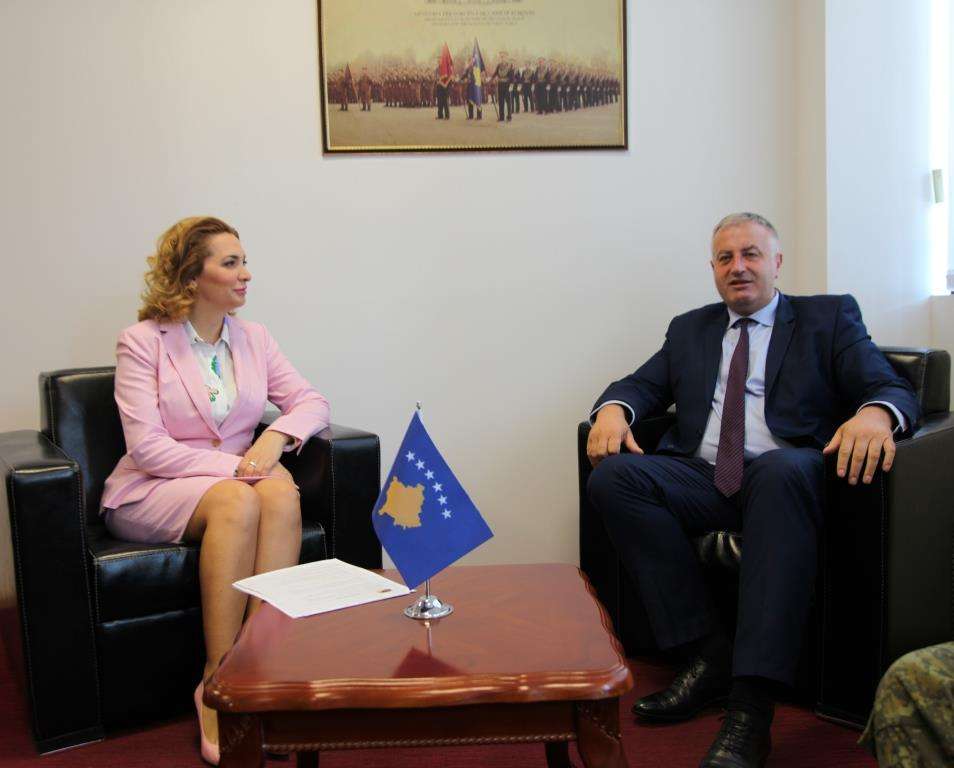 “Ta pastrojmë Kosovën”, Rrustem Berisha takohet me Albena Reshitaj ...