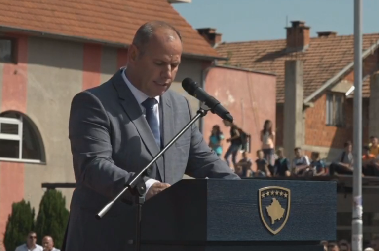 Lladrovci Rruga E Fehmi Dhe Xhevë Lladrovcit Deri Në Shesh Ishte E