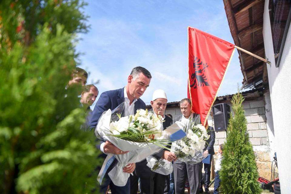 Lec Gradica dekorohet me Urdhrin “Hero i Kosovës” – Klan Kosova