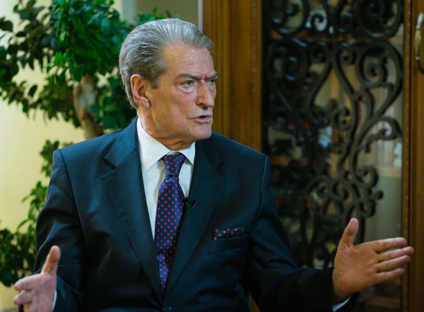 Berisha: Vlora dhe Laçi në “kthetrat” e maskave – Klan Kosova