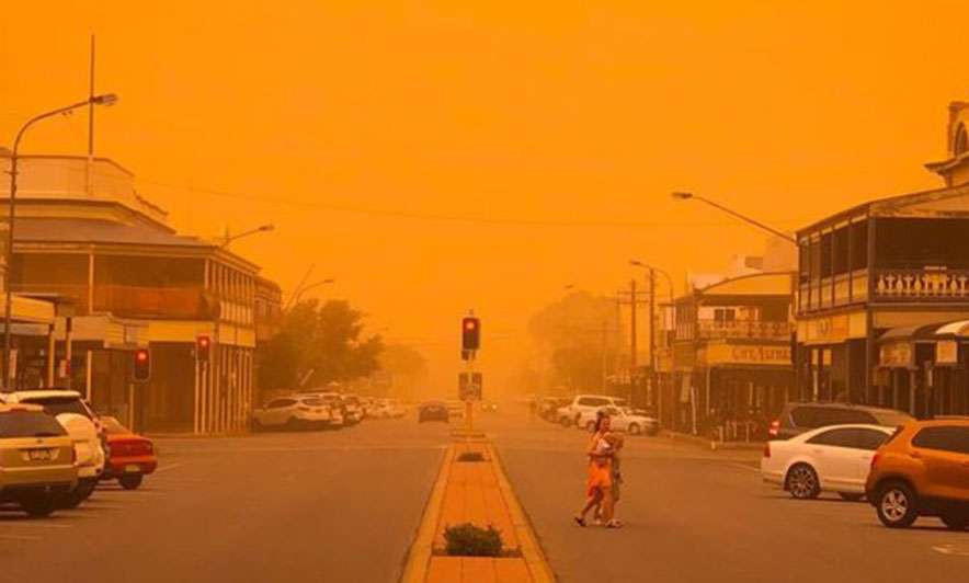 Qielli bëhet ngjyrë portokalli në Australi, probleme shëndetësore ...