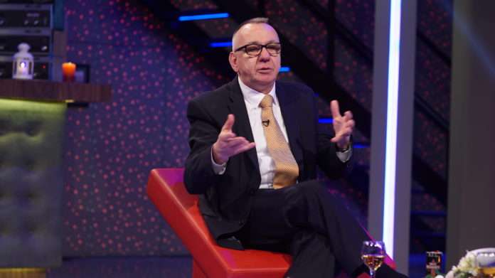 Enver Hasani: Politika është profesion, nuk duhet të matet me ...