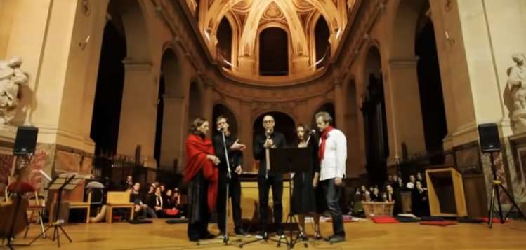 Profesorët francezë kënduan këngë Labe në Notre Dame (VIDEO) – Klan Kosova
