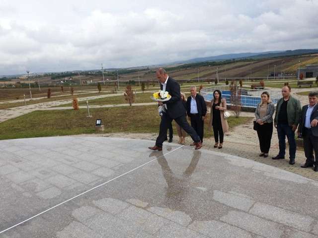 Përkujtohet mjeku Lec Gradica në 21 vjetorin e rënies - Klan Kosova