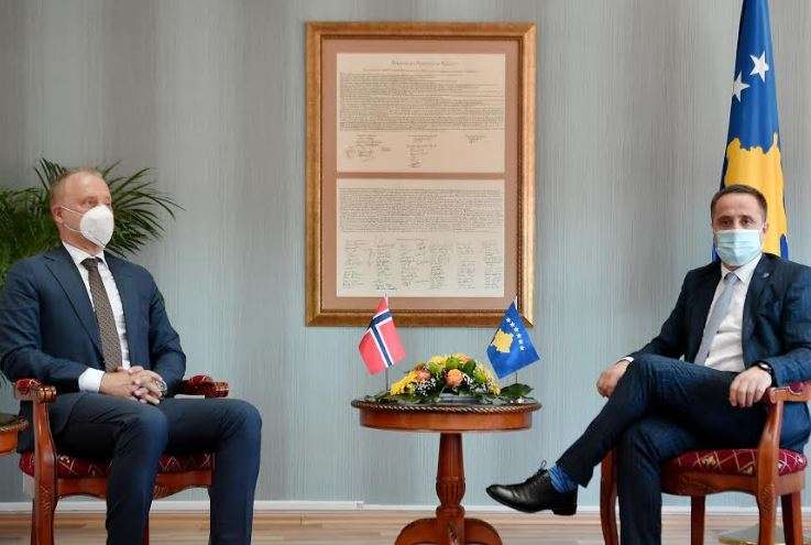 Driton Selmanaj takohet me ambasadorin e Norvegjisë – Klan Kosova