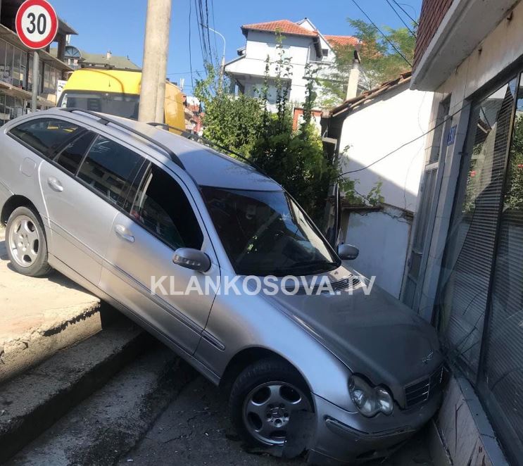 Aksident trafiku në Vranjevc, dy të lënduar (FOTO) - Klan Kosova
