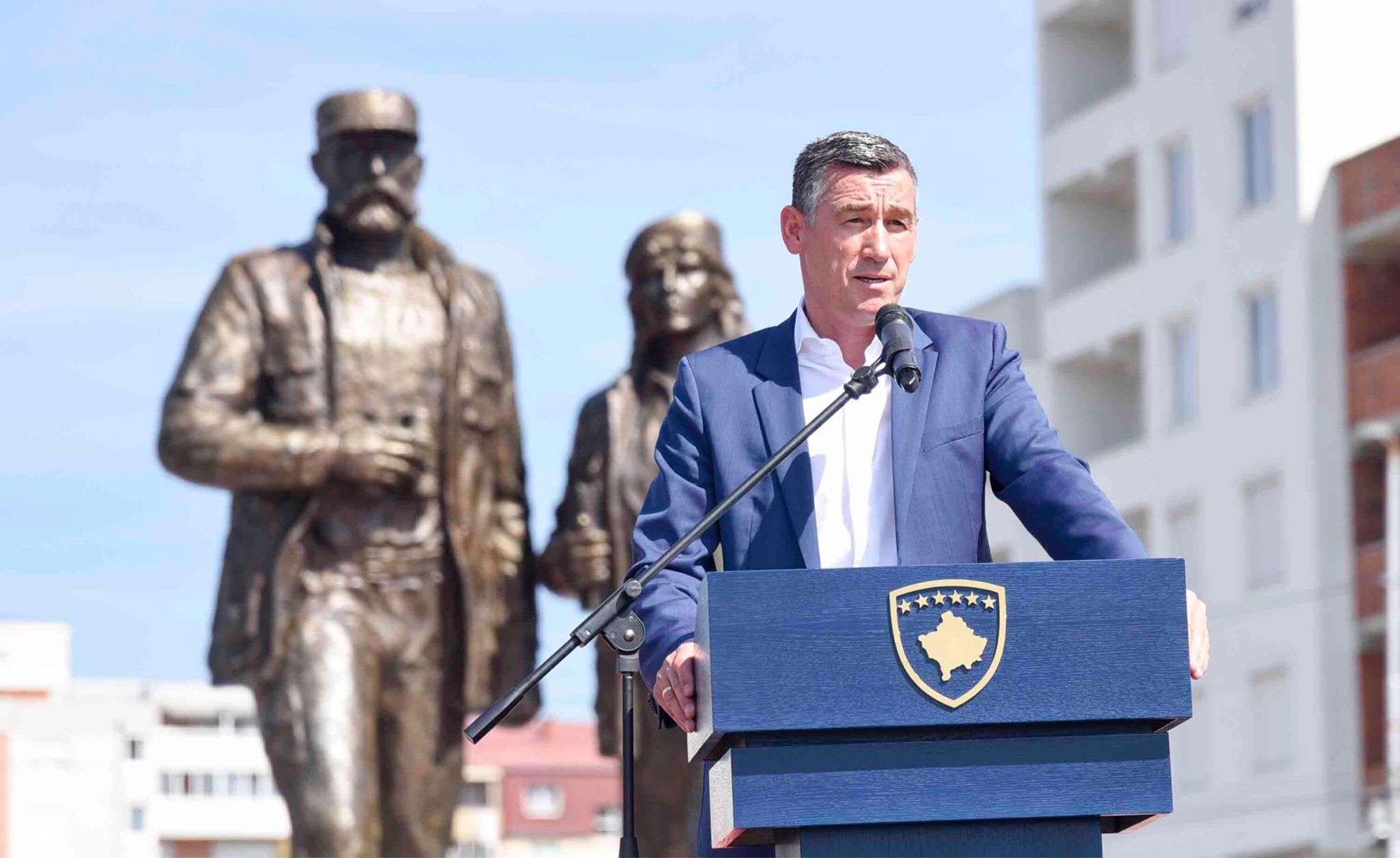 Veseli: Fehmi e Xhevë Lladrovci u përjetësuan si monument krenarie e ...