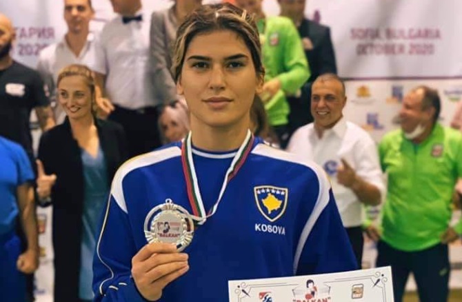 Boksierja Donjeta Sadiku fiton medalje të argjendtë në Sofje - Klan Kosova