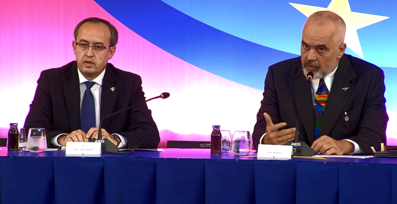 Hoti për vizat: Po mundohemi të mos e shajmë BE-në dhe t’i mbajmë ...