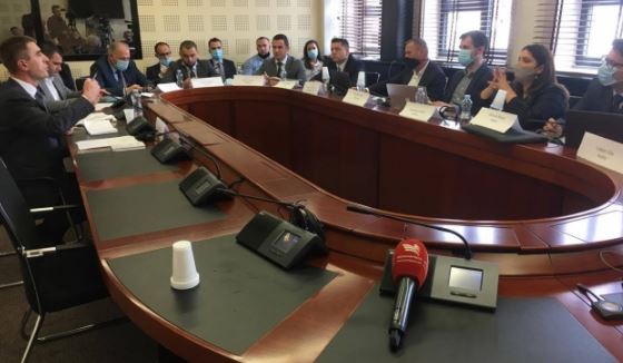 AKP: Disa prona janë shitur nga 2 euro ari – Klan Kosova