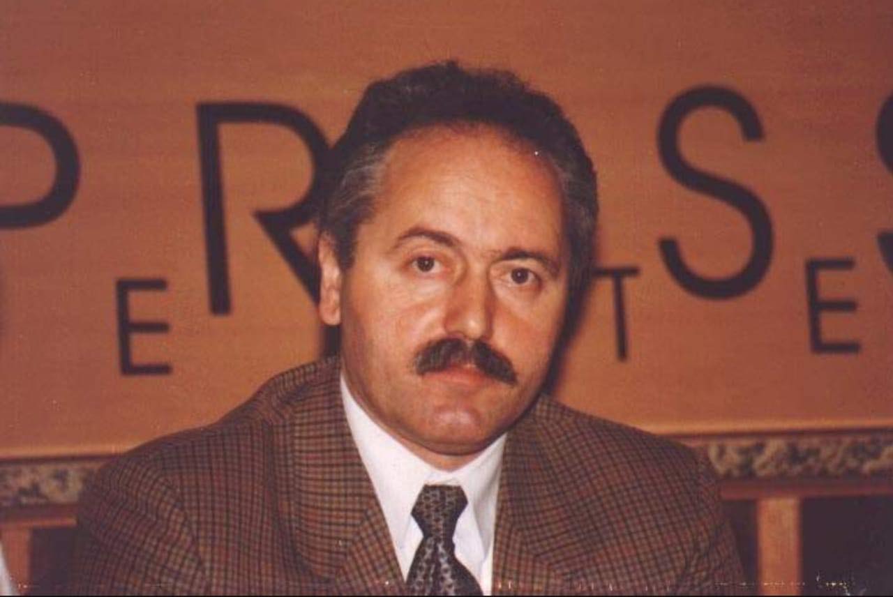 26-vjet nga vrasja e veprimtarit Enver Maloku - Klan Kosova