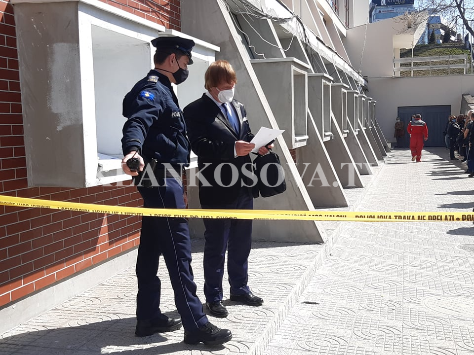 Ismet Hebibi aplikon për vaksinim - Klan Kosova