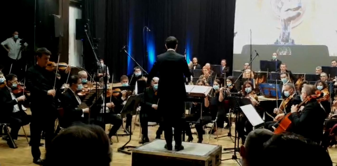 Dirigjenti italian, Giulio Arnofi dhe Filarmonia e Kosovës sollën para ...