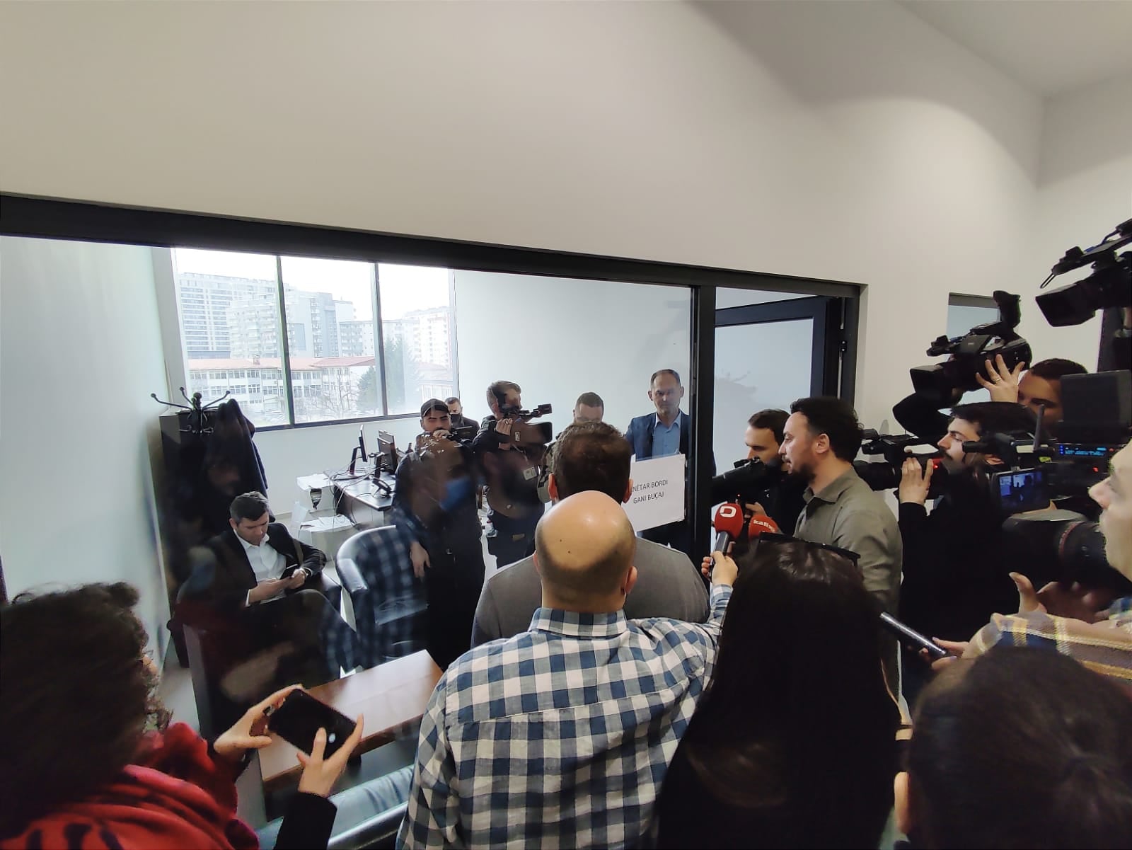 Molliqaj: Pushteti përdori policinë – Klan Kosova