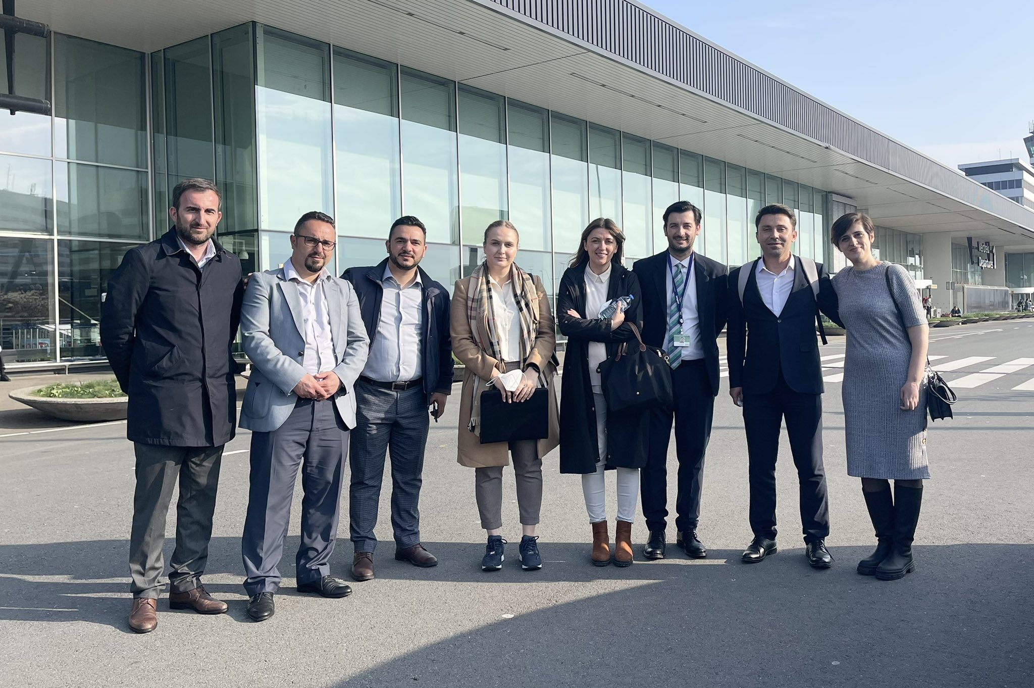 Haxhiu nis vizitat e paralajmëruara në Hagë - Klan Kosova