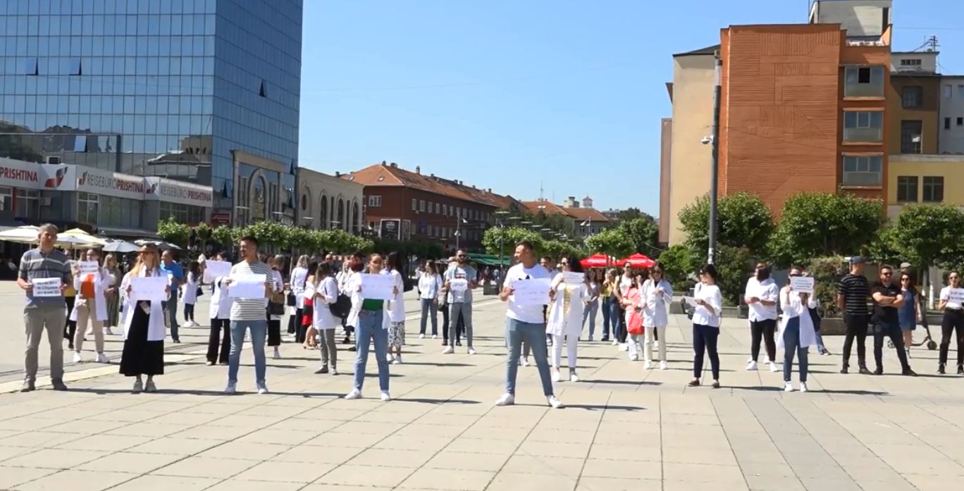 Infermierët kërkojnë t'ju vazhdohet kontrata e punës, paralajmërojnë ...