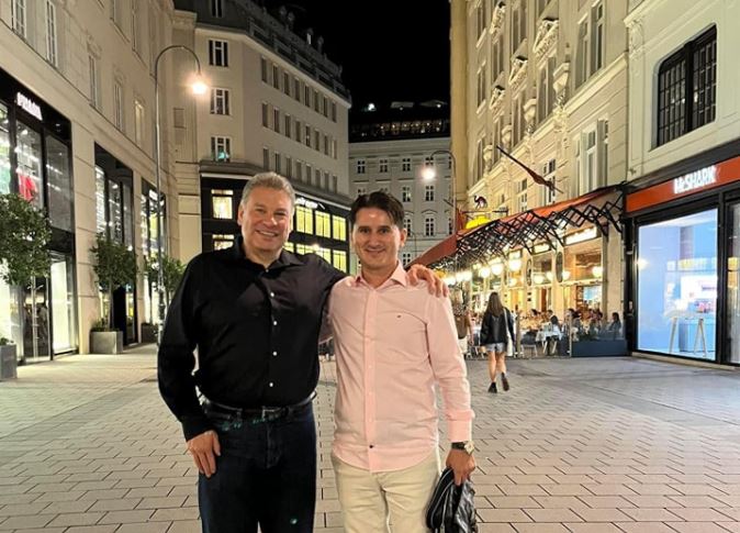 Escobar ndjek koncertin e pianistit kosovar në Vjenë – Klan Kosova