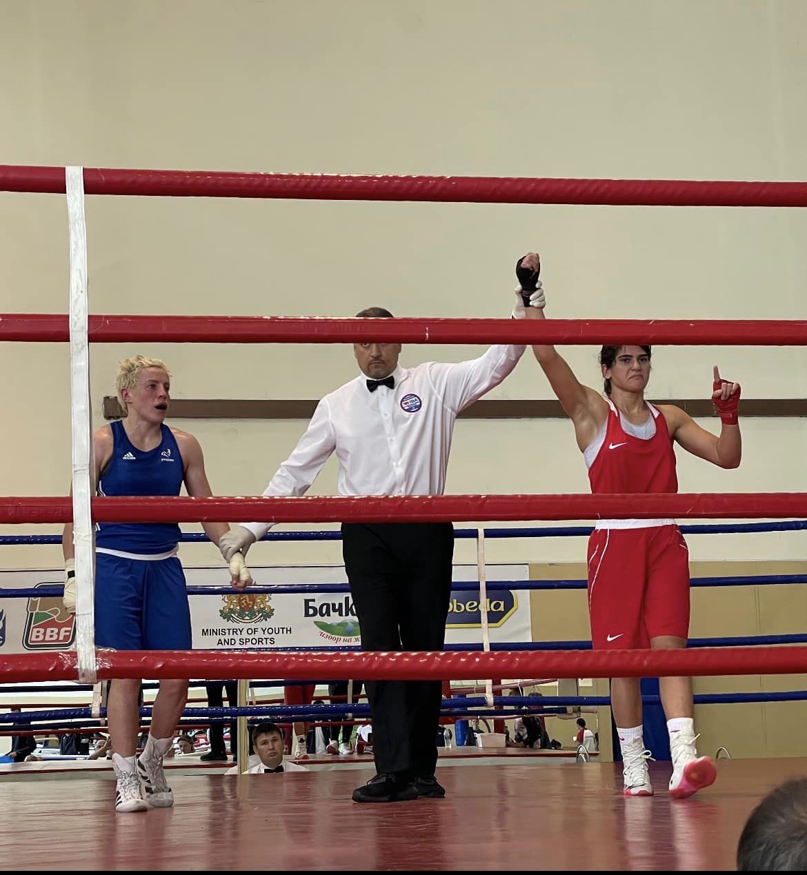 Boks, Donjeta Sadiku mposht ish-kampionen evropiane - Klan Kosova