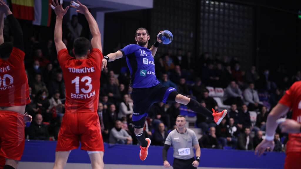 Hendboll, reprezentuesit i luajnë ndeshjet e fundit para grumbullimit ...