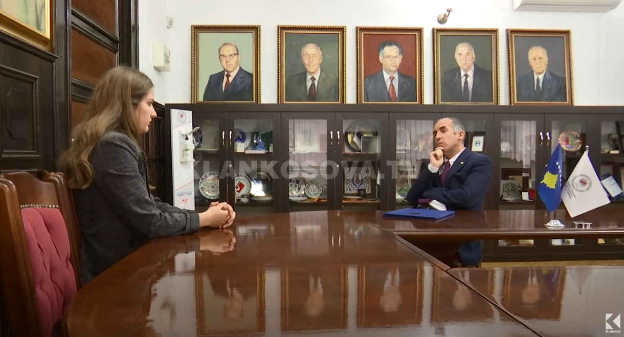 Qerimi s’ka mandat sa ka plane si rektor i UP-së (VIDEO) - Klan Kosova