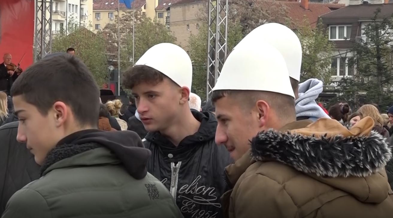 Shpërndahen rreth 500 plisa falas te “Skënderbeu” – Klan Kosova