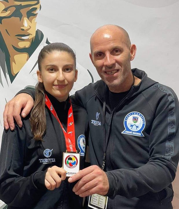 Rinesa Osmani rrëmben medaljen e Artë për Juniorë në Ligën për të Rinj ...