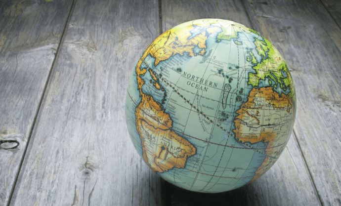 E huaja dhe e afërmja, paradoksi i të qenët global – Klan Kosova