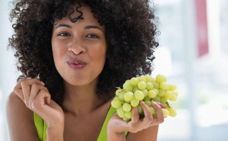 Studim: Ngrënia e 60 kokrrave të rrushit në ditë iu mbron nga dëmtimi i ...