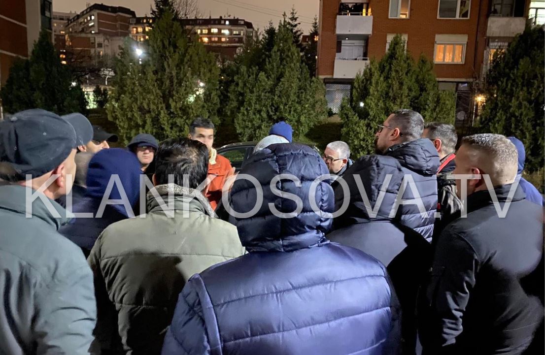 Banorët e rrugës “Fadil Ferati” në Bregun e Diellit proestojnë kundër ...