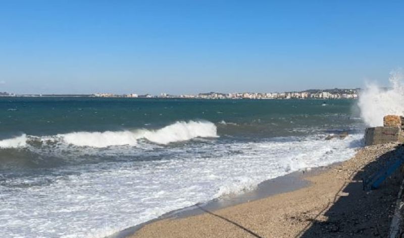 Deti me dallgë dhuron “spektakël” në Vlorë (FOTO) – Klan Kosova