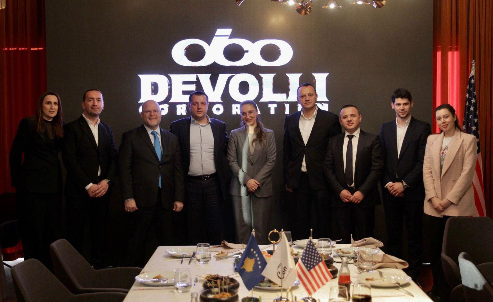 Ambasadori amerikan Hovenier vizitë në Devolli Corporation, lavdëron ...