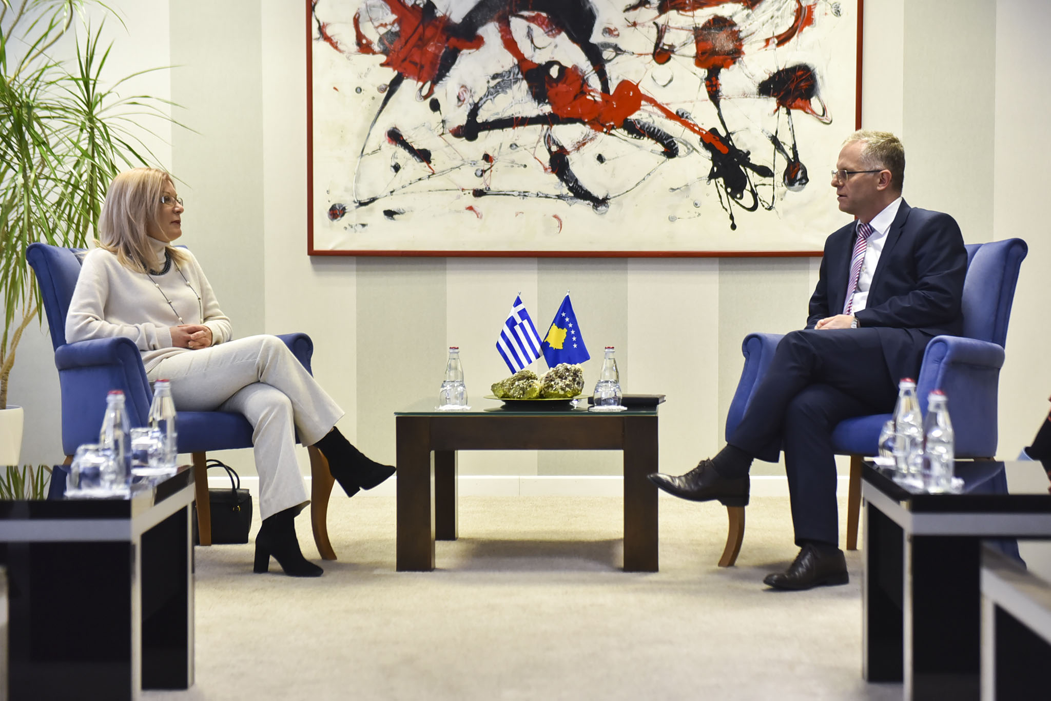 Bislimi me “ambasadoren” greke: Synojmë ura bashkëpunimi – Klan Kosova