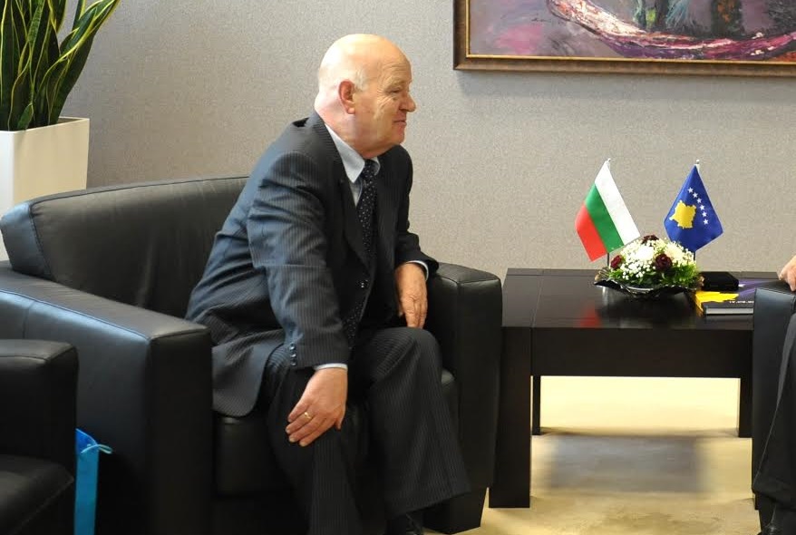 Diplomati bullgar: Kosova po e tepron me tezën se AKS-ja është ...