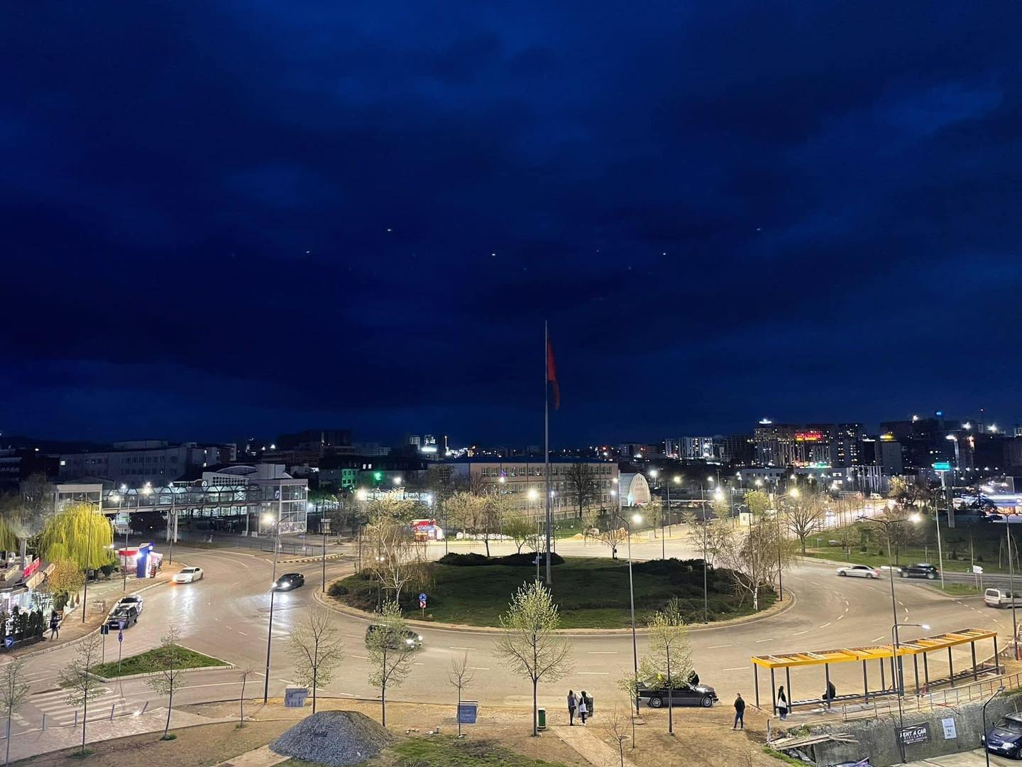 Prishtinë, ndriçohet ‘rrethi i flamurit’ – Klan Kosova