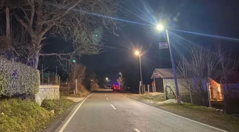 Shtërpcë: Të miturit bllokojnë rrugën kryesore me gurë – Klan Kosova