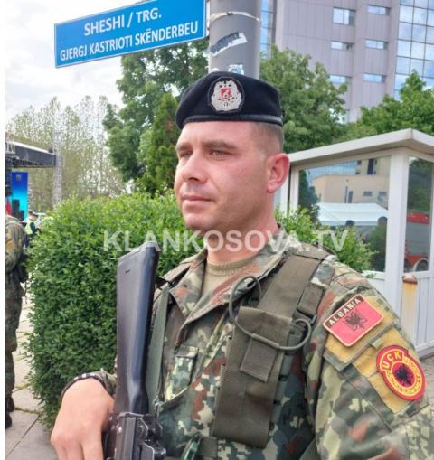 Ushtari i Shqipërisë me “UÇK-në” në krahë (FOTO) – Klan Kosova