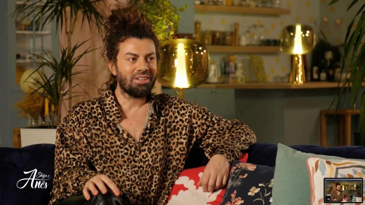 Kaci kujton se cilit personazh publik për herë të parë ia rregulloi ...