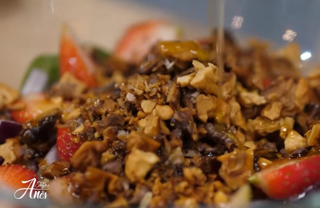 Receta nga “Shija e Anës” për këtë javë: Sallatë me dredhëza, spinaq ...
