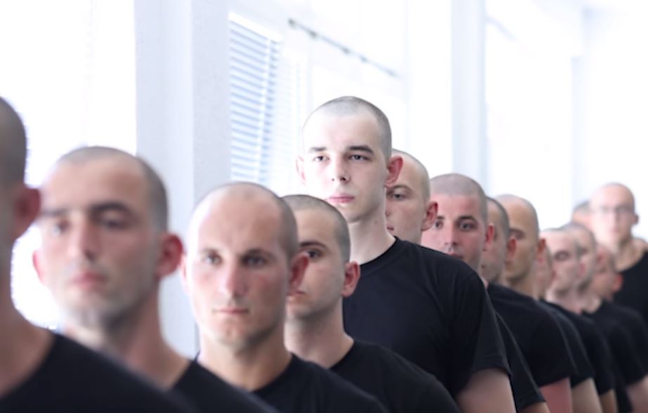 Java e parë e trajnimit bazik për rekrutët e FSK-së (VIDEO) - Klan Kosova