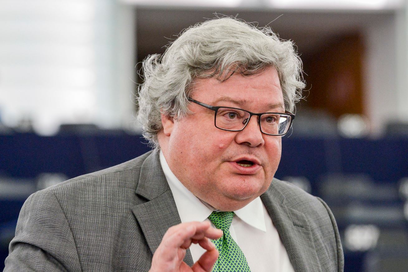 Deklaratat kërcënuese të Vuçiqit për Kosovën, eurodeputeti gjerman i ...