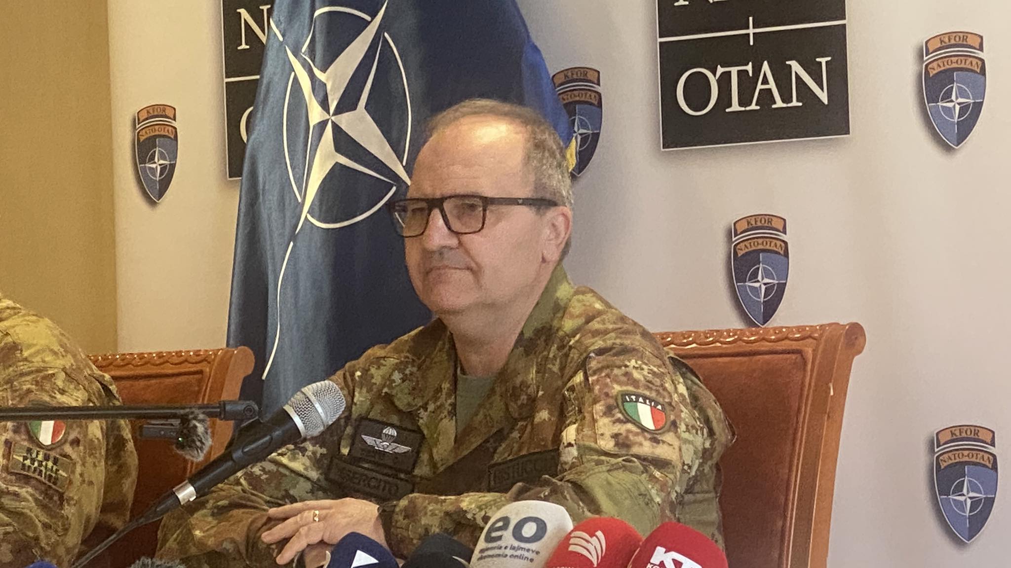 Komandanti i KFOR-it paralajmëron sërish shtim të trupave: Po e hetojmë ...