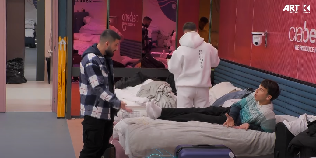 “Po du me të lanë edhe pak në shtëpi”, fjalosen Blerando dhe Azemi ...
