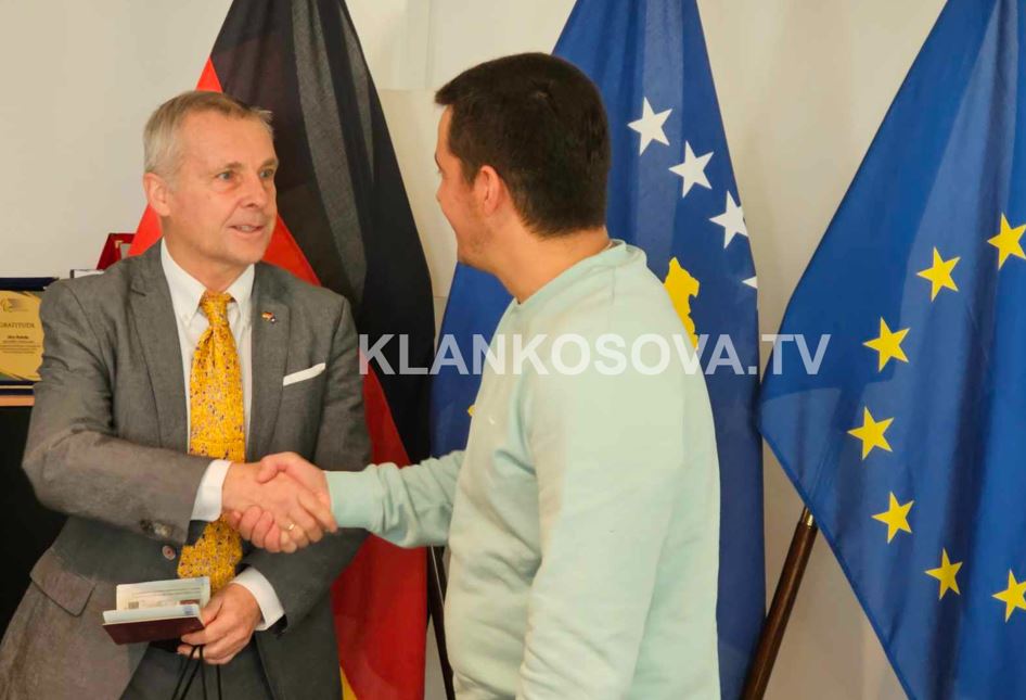 Historike: Jepet viza e fundit turistike nga Gjermania - Klan Kosova