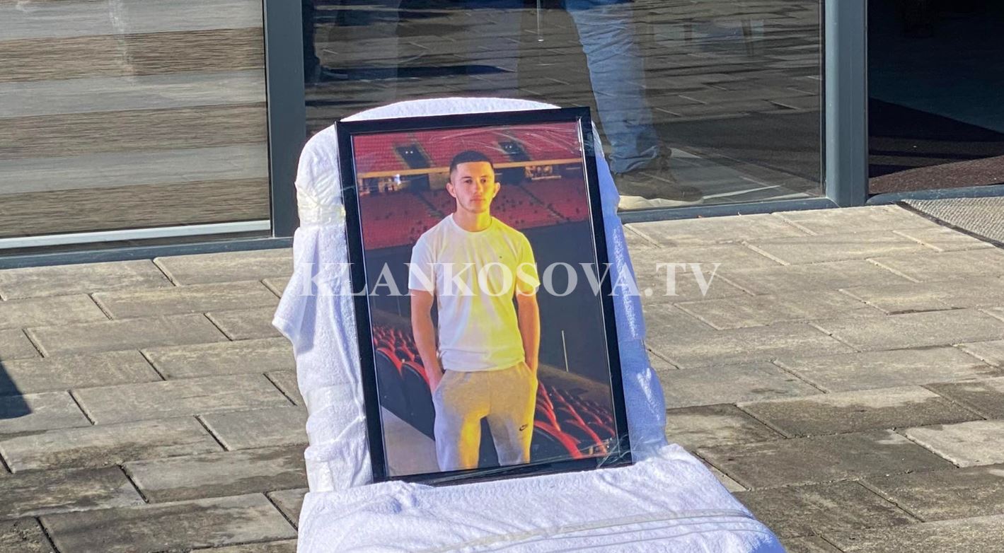 Sot varroset 18-vjeçari që vdiq si pasojë e rrahjes në Podujevë - Klan ... Sot varroset 18-vjeçari që vdiq si pasojë e rrahjes në Podujevë - Klan ...