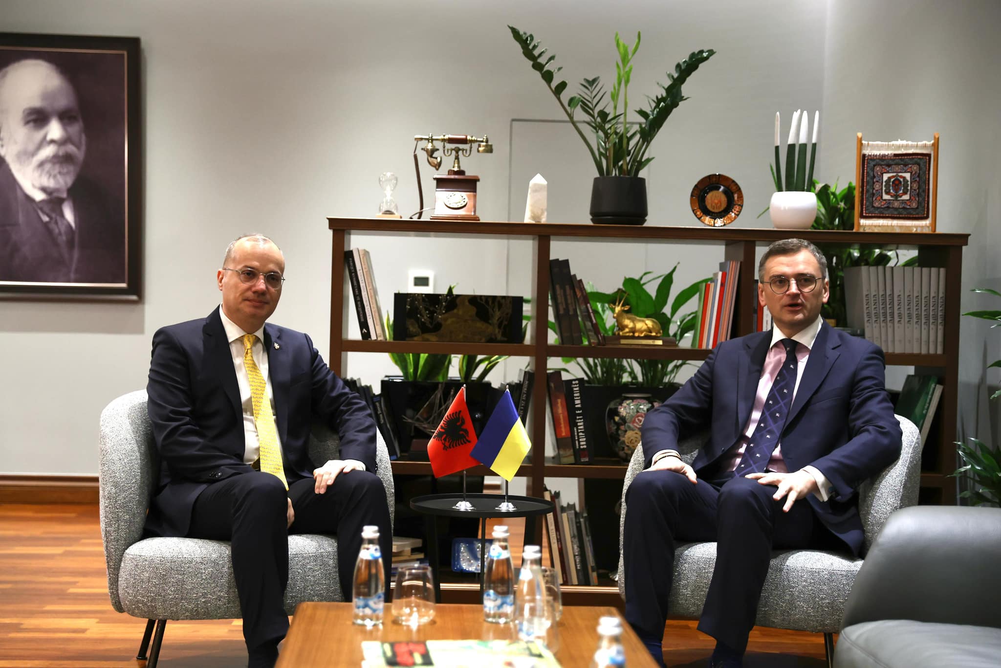 Hasani: Plani me 10 pika i Zelenskyt, mundësia më realiste për t'i ...